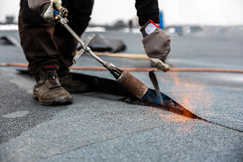 Wat is beter EPDM of bitumen?