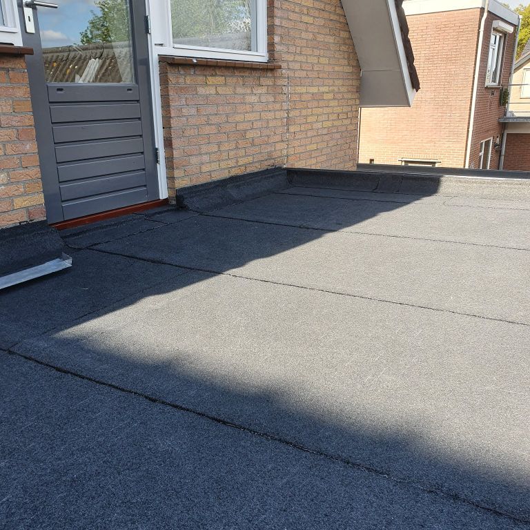 Daktrim plaatsen op bitumen dak? Vind de juiste dakdekker | Werkspot