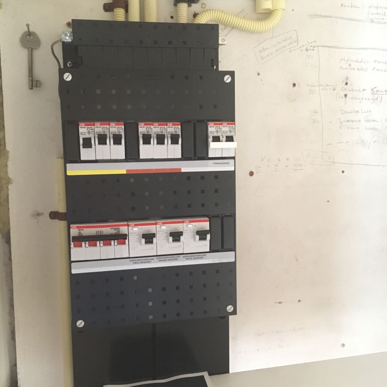 Meterkast uitbreiden met kookgroep? | Werkspot