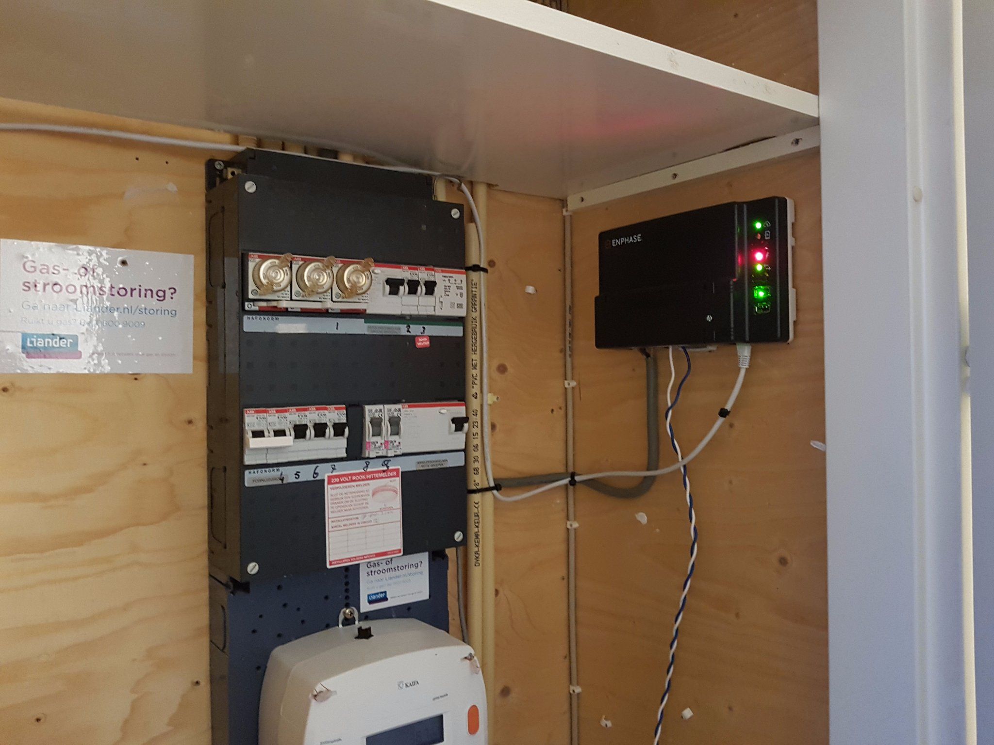 Meterkast uitbreiden en nalopen elektra buiten - Werkspot