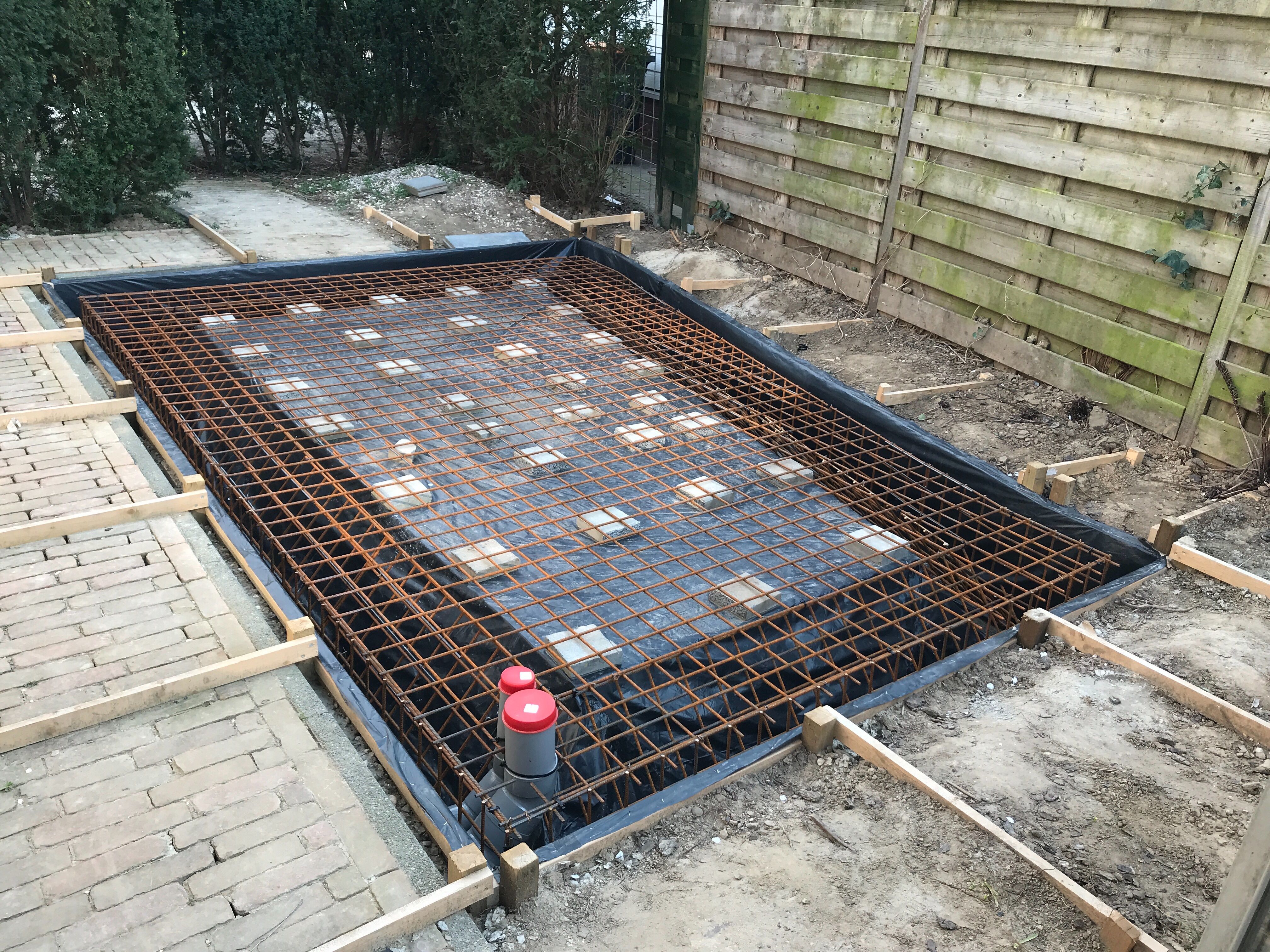 Betonvloer of cementdekvloer aanbrengen: 12 m2; Buiten - Werkspot Betonvloer of cementdekvloer aanbrengen: 12 m2; Buiten - Werkspot