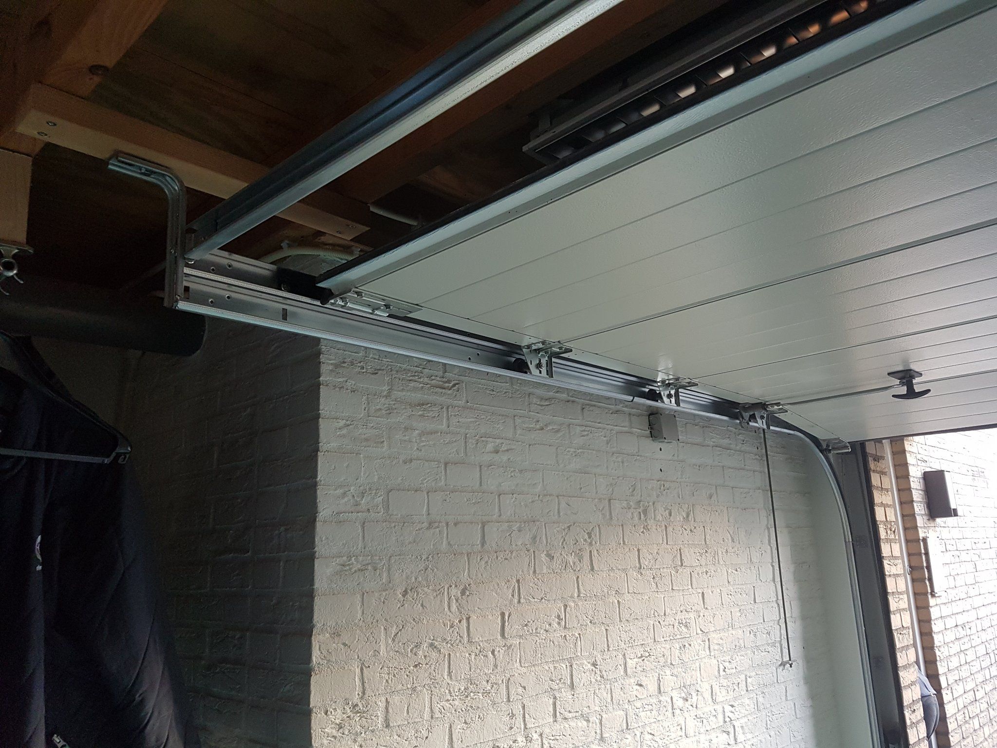 Garagedeur elektrisch maken - Werkspot