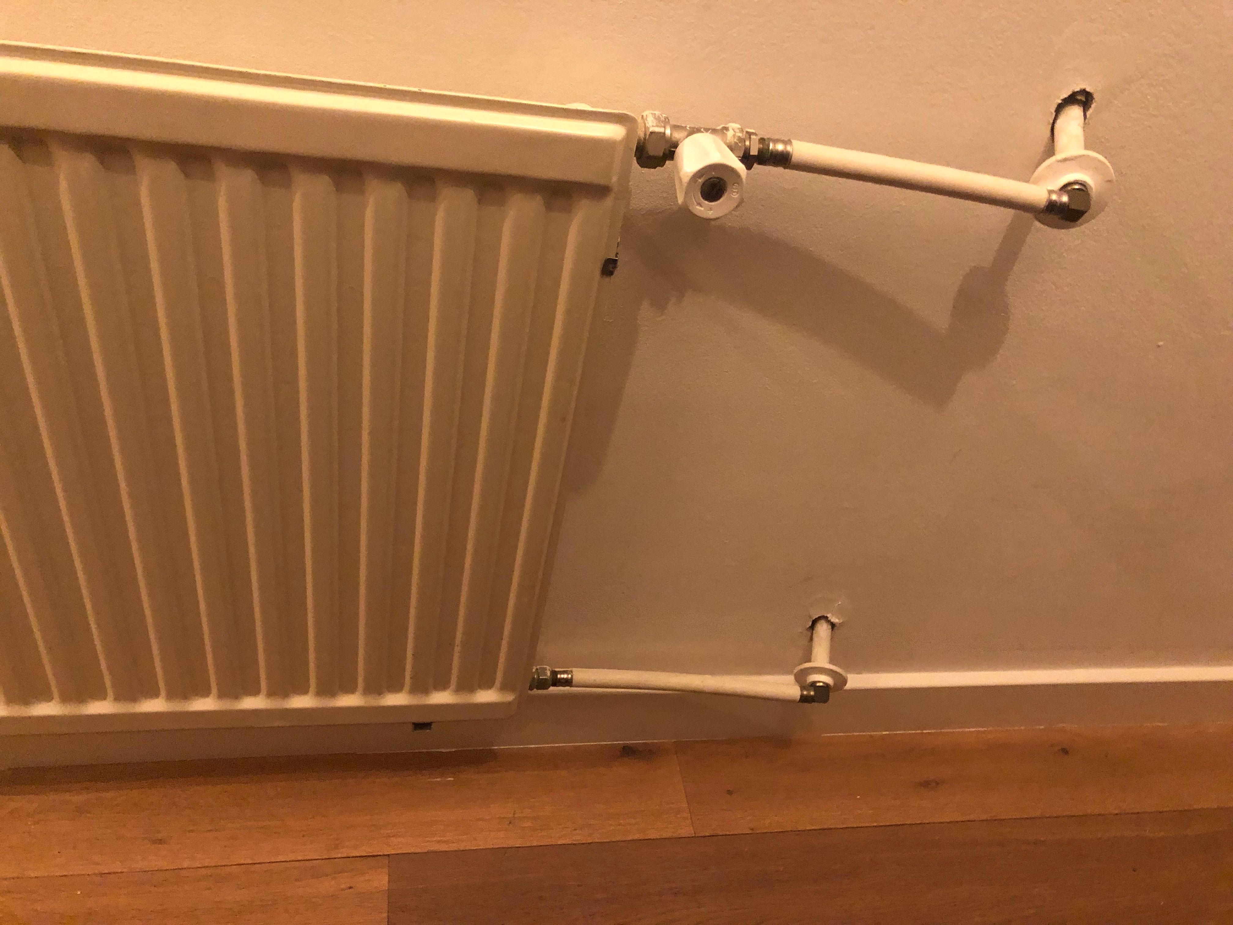 Radiatioren plaatsen of vervangen: 1 radiator; Radiator leiding afd ...