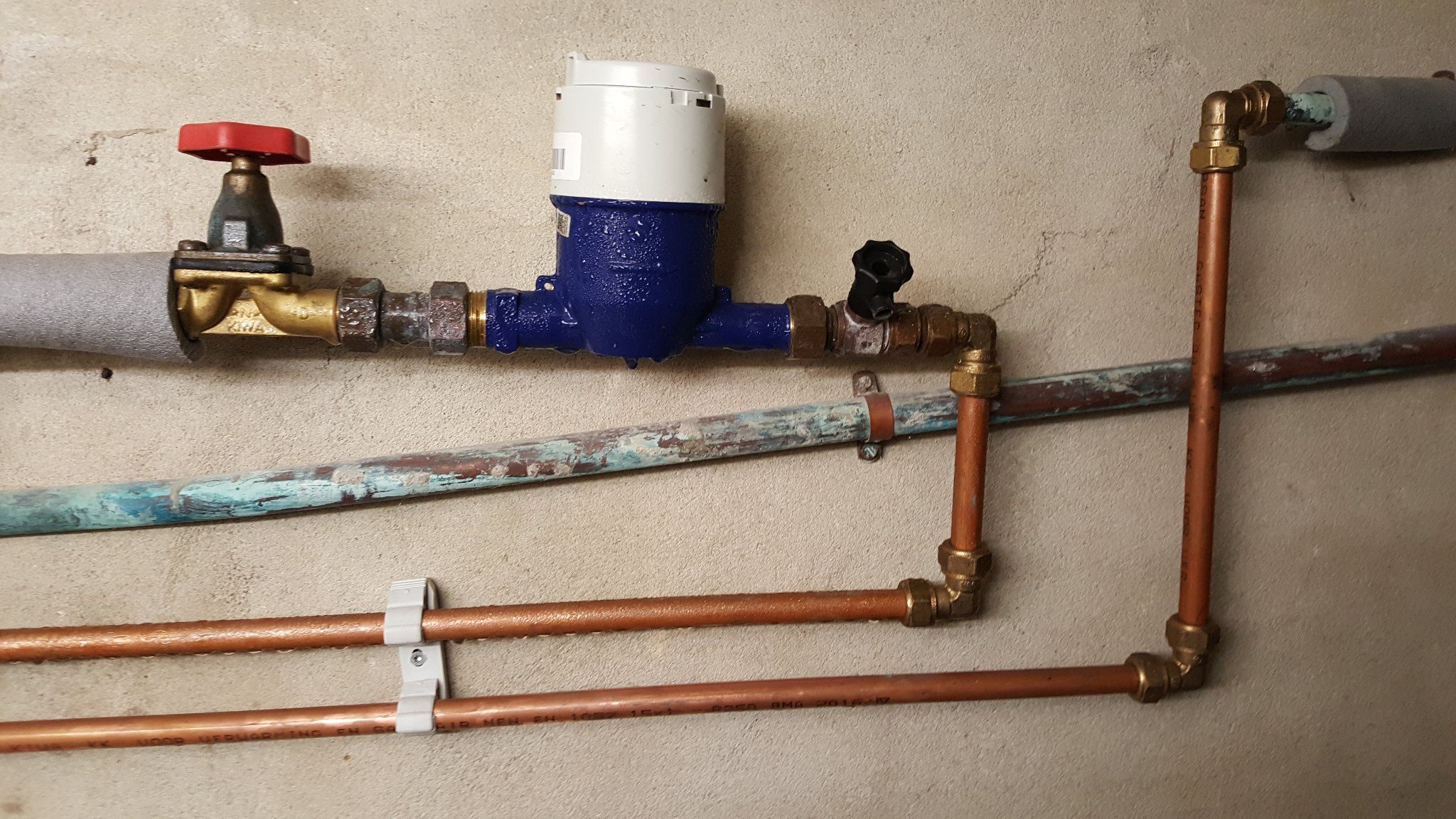 Aansluiten 20mm tyleenslang op waterleiding - Werkspot