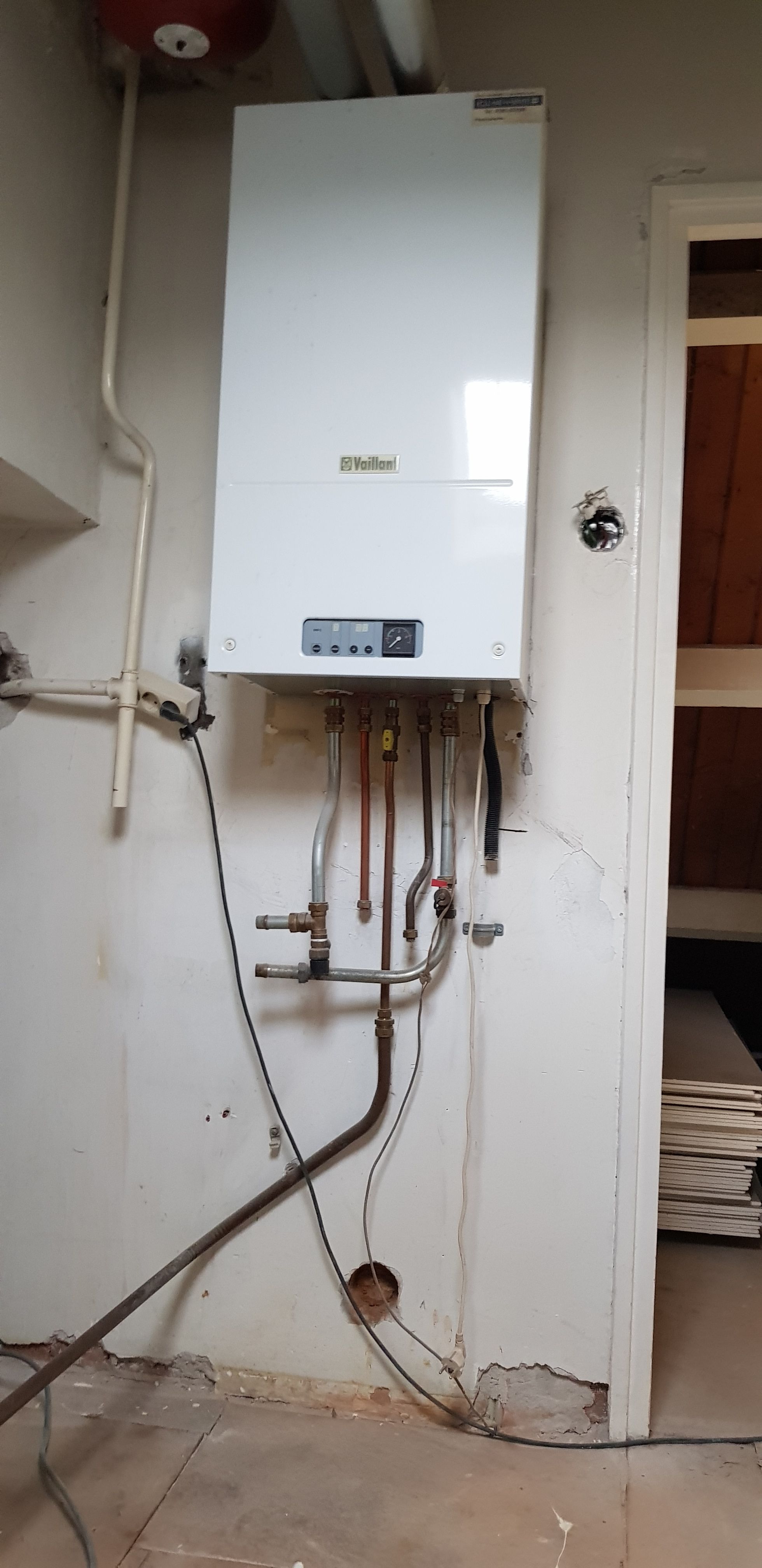 CV-ketel: Installatie, Cv ketel aansluiten op nieuwe leidingen en r ...