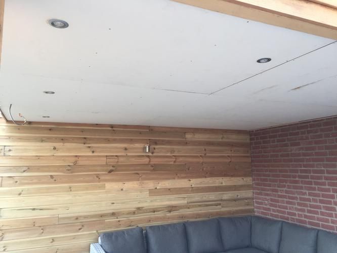 Afwerken en schilderen plafond overkapping in tuin (+- 12m2) - Werkspot
