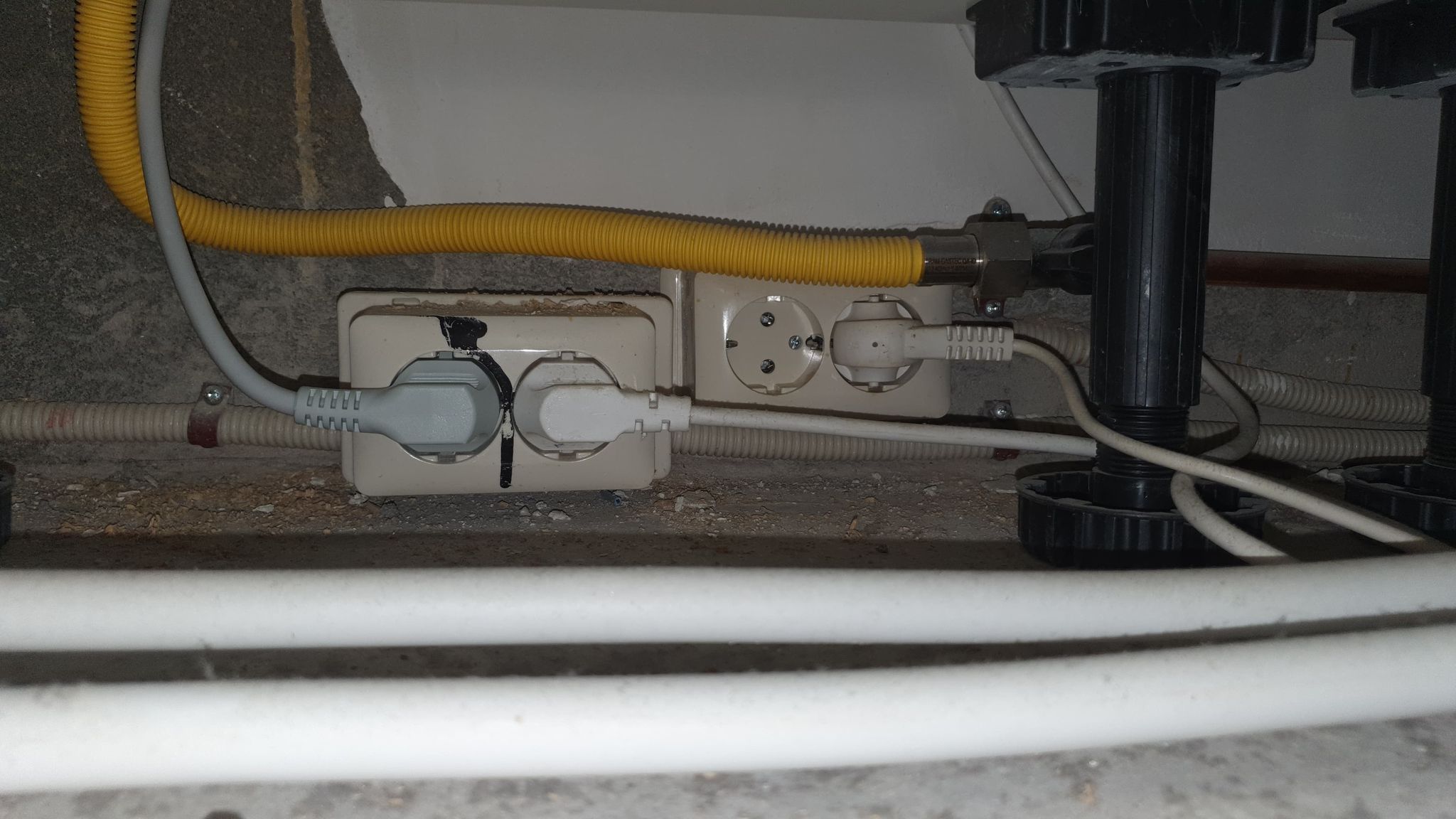 Schakelaars of stopcontacten: 1 stopcontact; Installeren - Werkspot