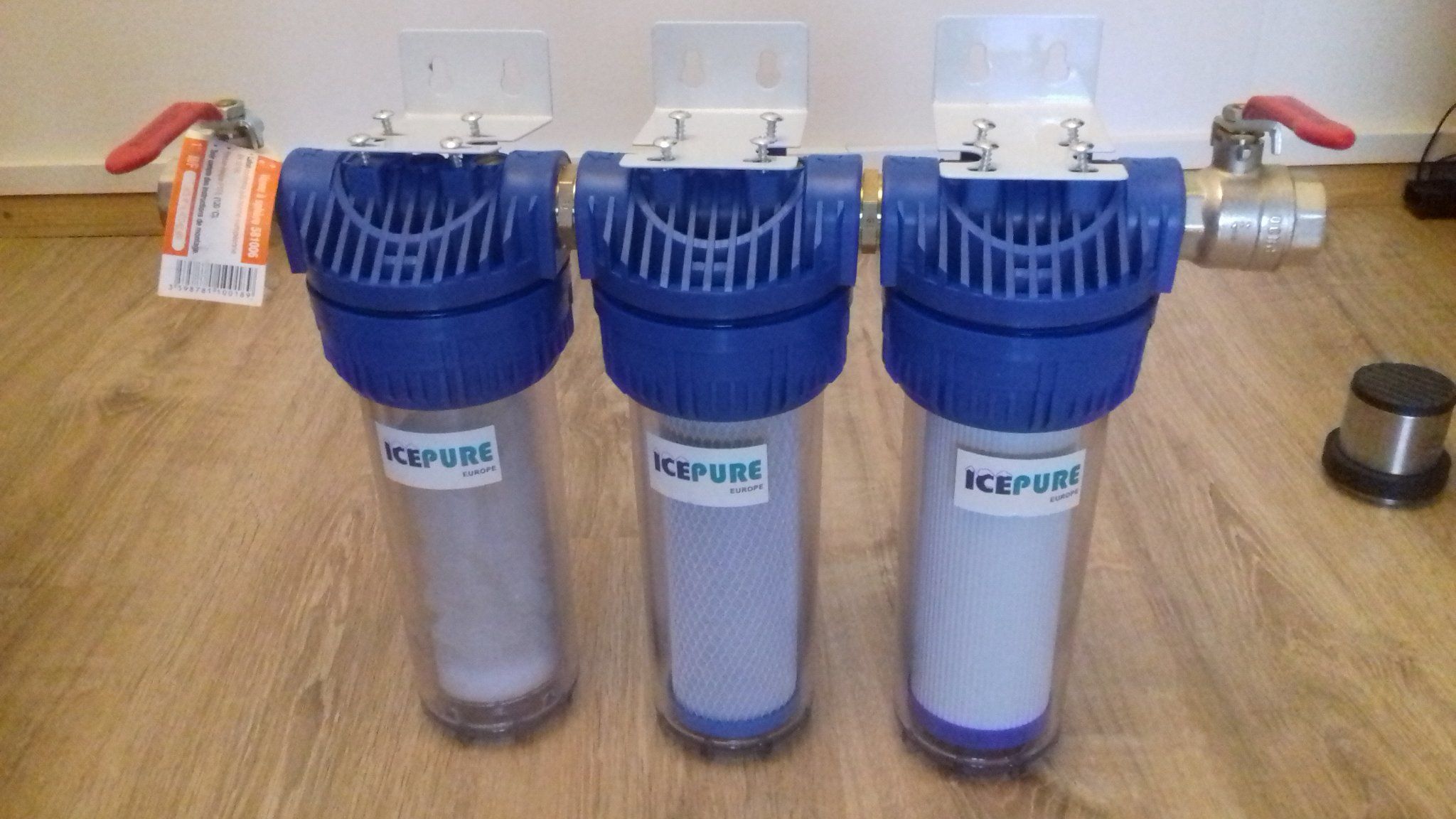 Monteren en plaatsen waterfilters in hoofd waterleiding en verplaatsen ...