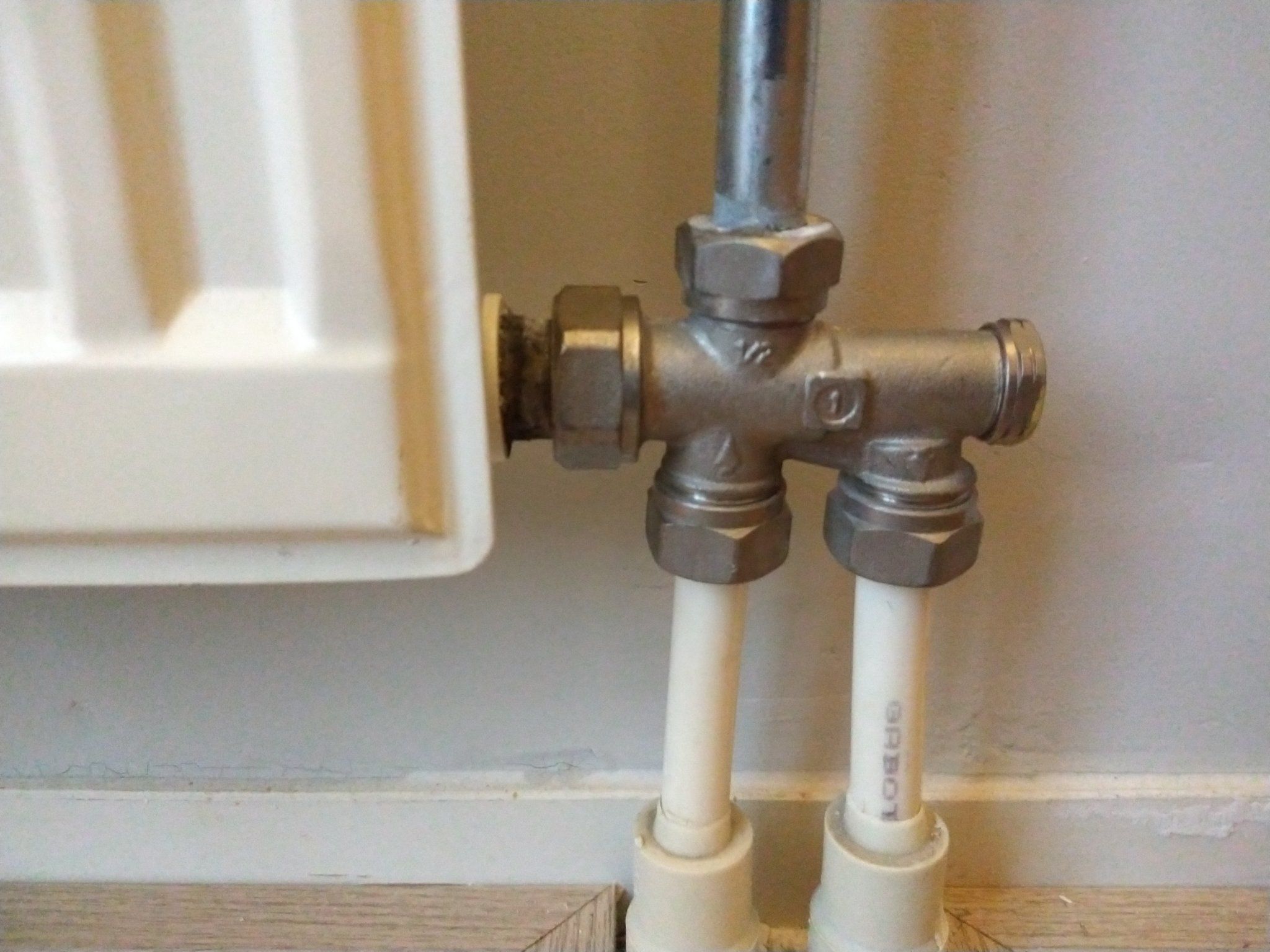 Onderblok radiator vervangen - Werkspot