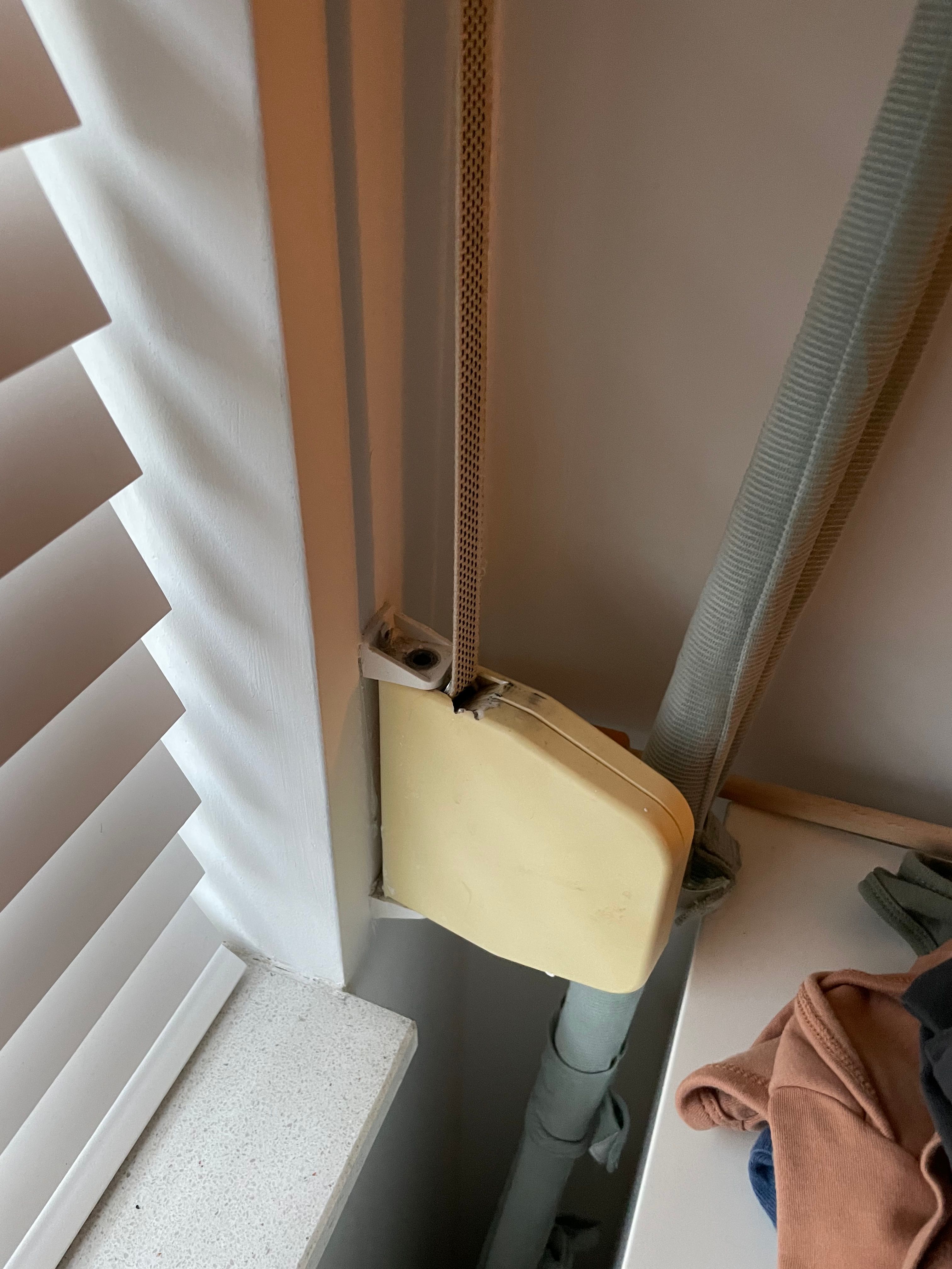 Repareren: 3 rolluiken; Rolluik lint en opwinddoos vervangen - Werkspot