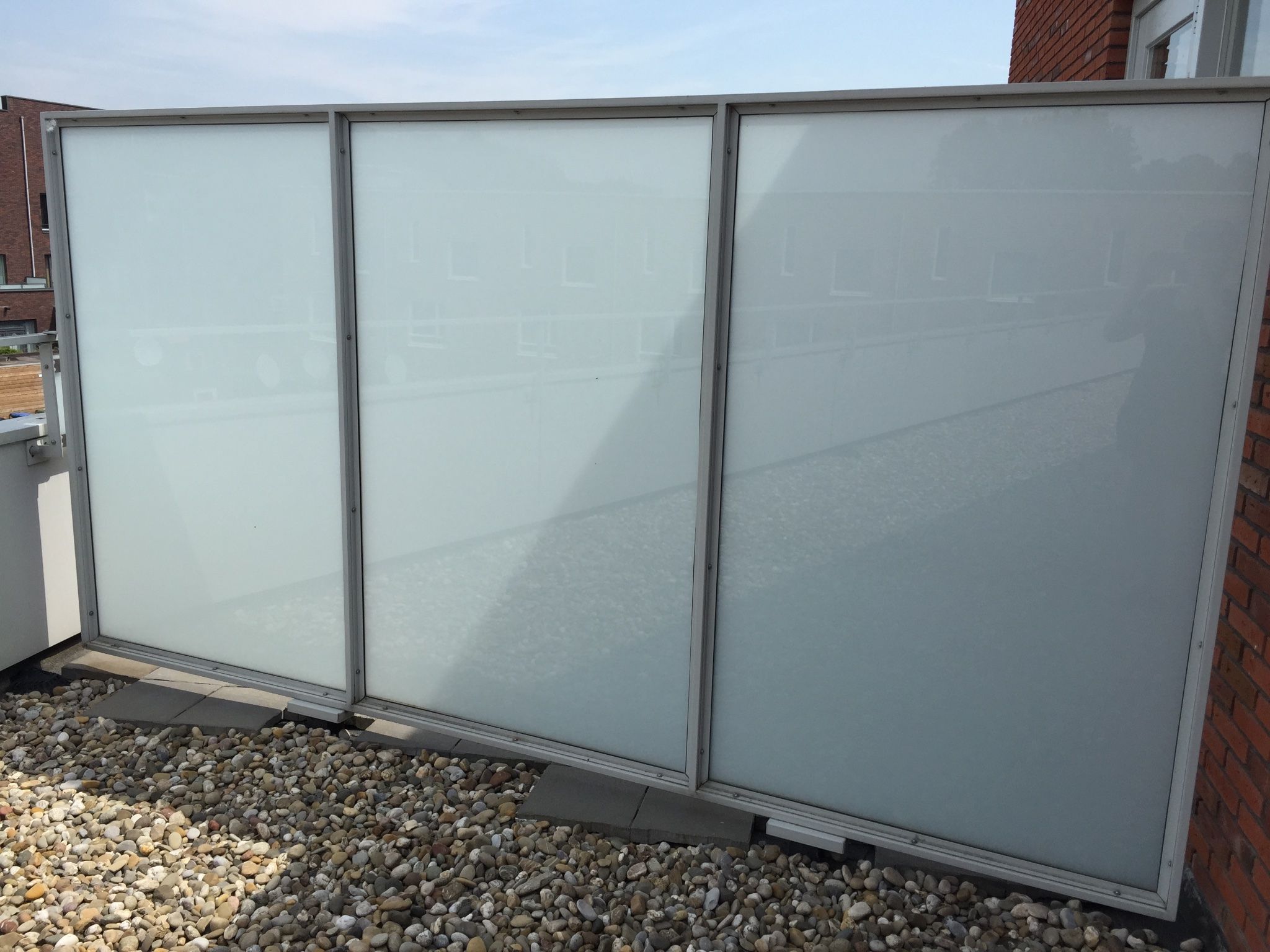 melkglas plaatsen inclusief kozijn. Dus de hele afscheiding. - Werkspot