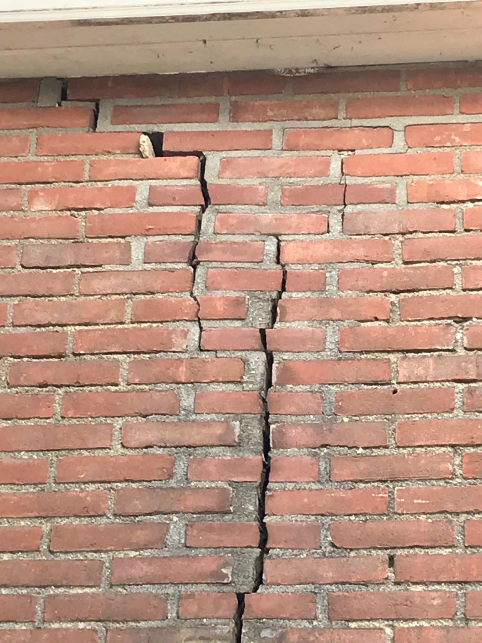 Repareren metselwerk scheur buiten muur - Werkspot