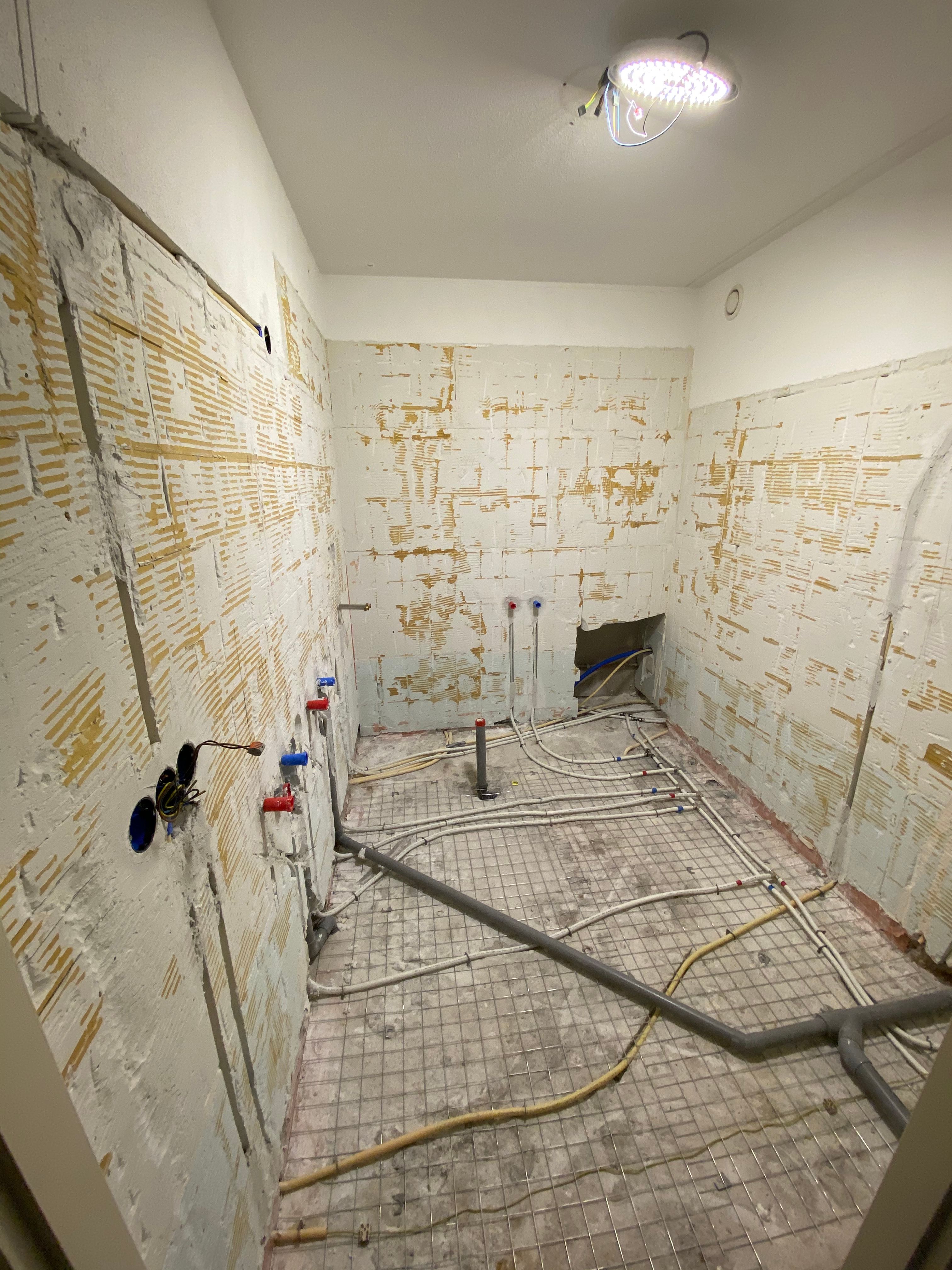 Betonvloer of cementdekvloer aanbrengen: 6 m2; Badkamer - Werkspot Betonvloer of cementdekvloer aanbrengen: 6 m2; Badkamer - Werkspot