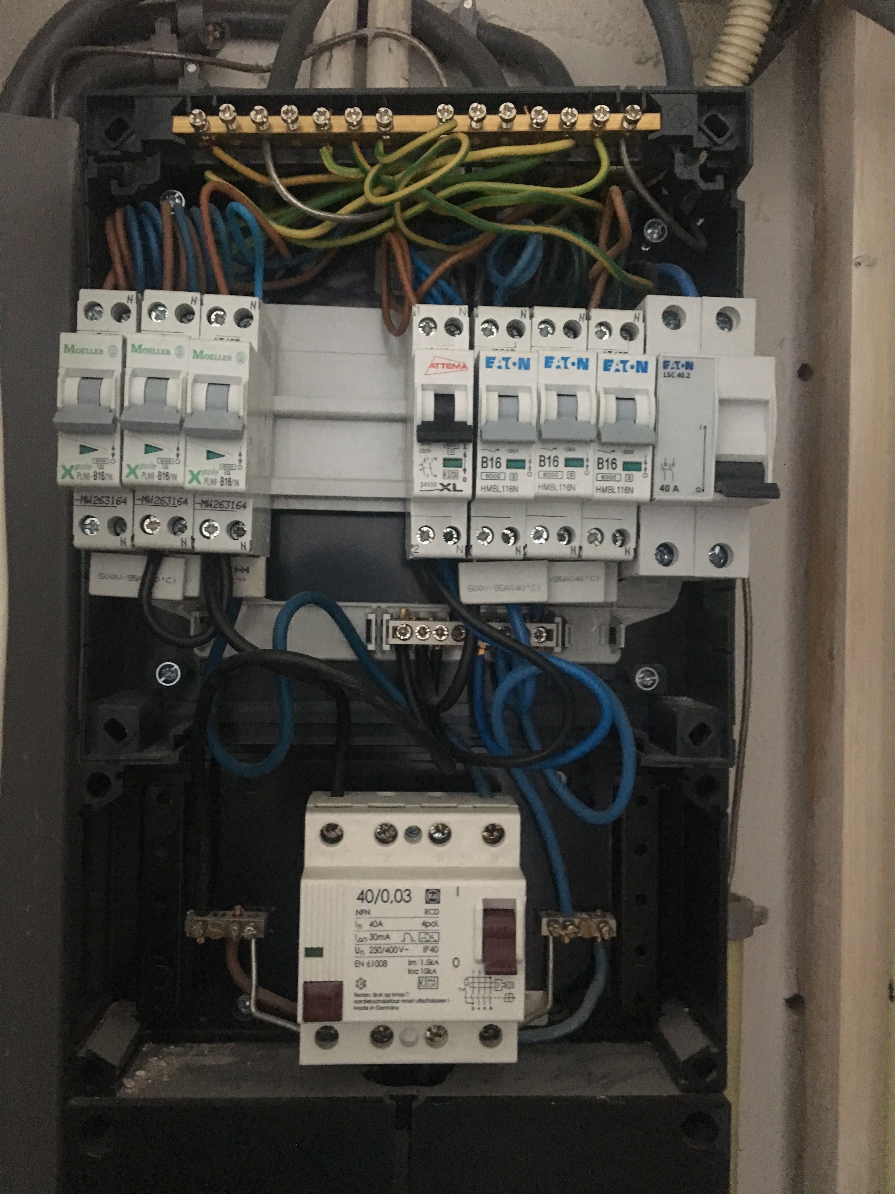 Groepenkast installeren of vervangen: 7 groepen; Aardlekschakelaar ...