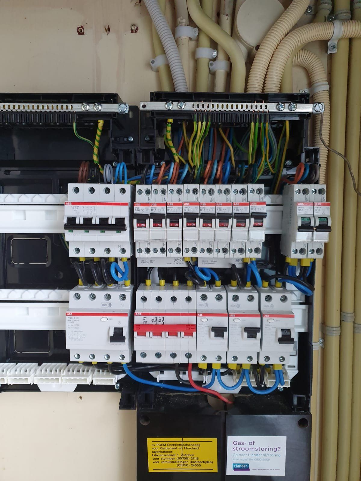 Groepenkast installeren of vervangen: 10 groepen; Extra groep insta ...