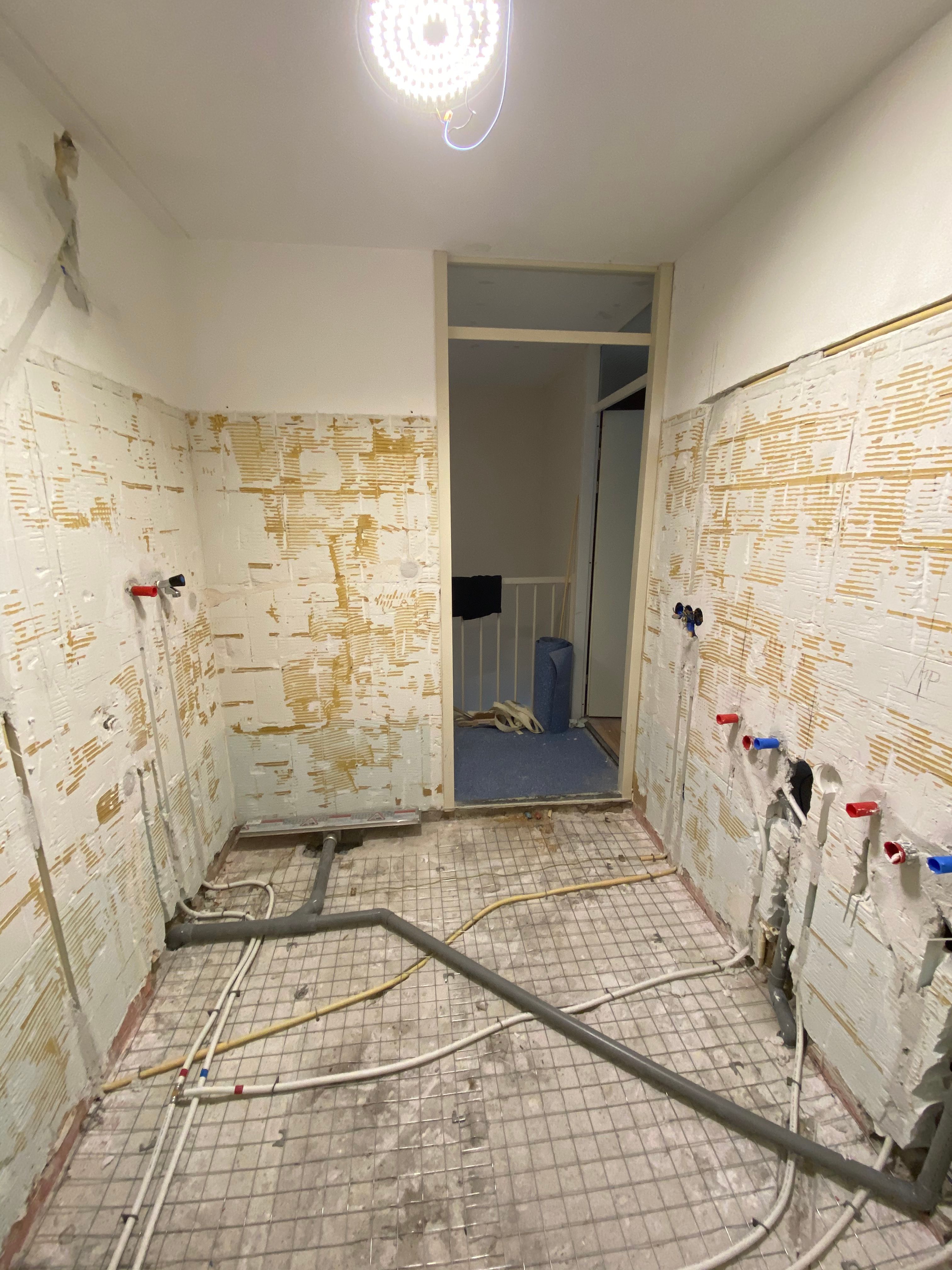 Betonvloer of cementdekvloer aanbrengen: 6 m2; Badkamer - Werkspot Betonvloer of cementdekvloer aanbrengen: 6 m2; Badkamer - Werkspot