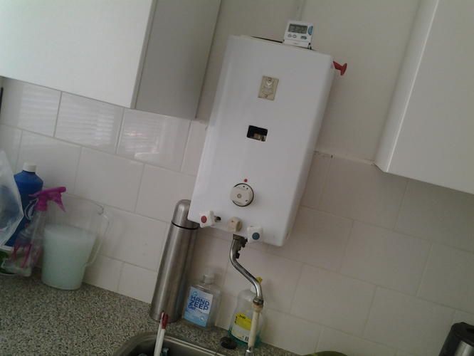 open geiser vervangenvoor gesloten geiser en installeren en gaskach ...