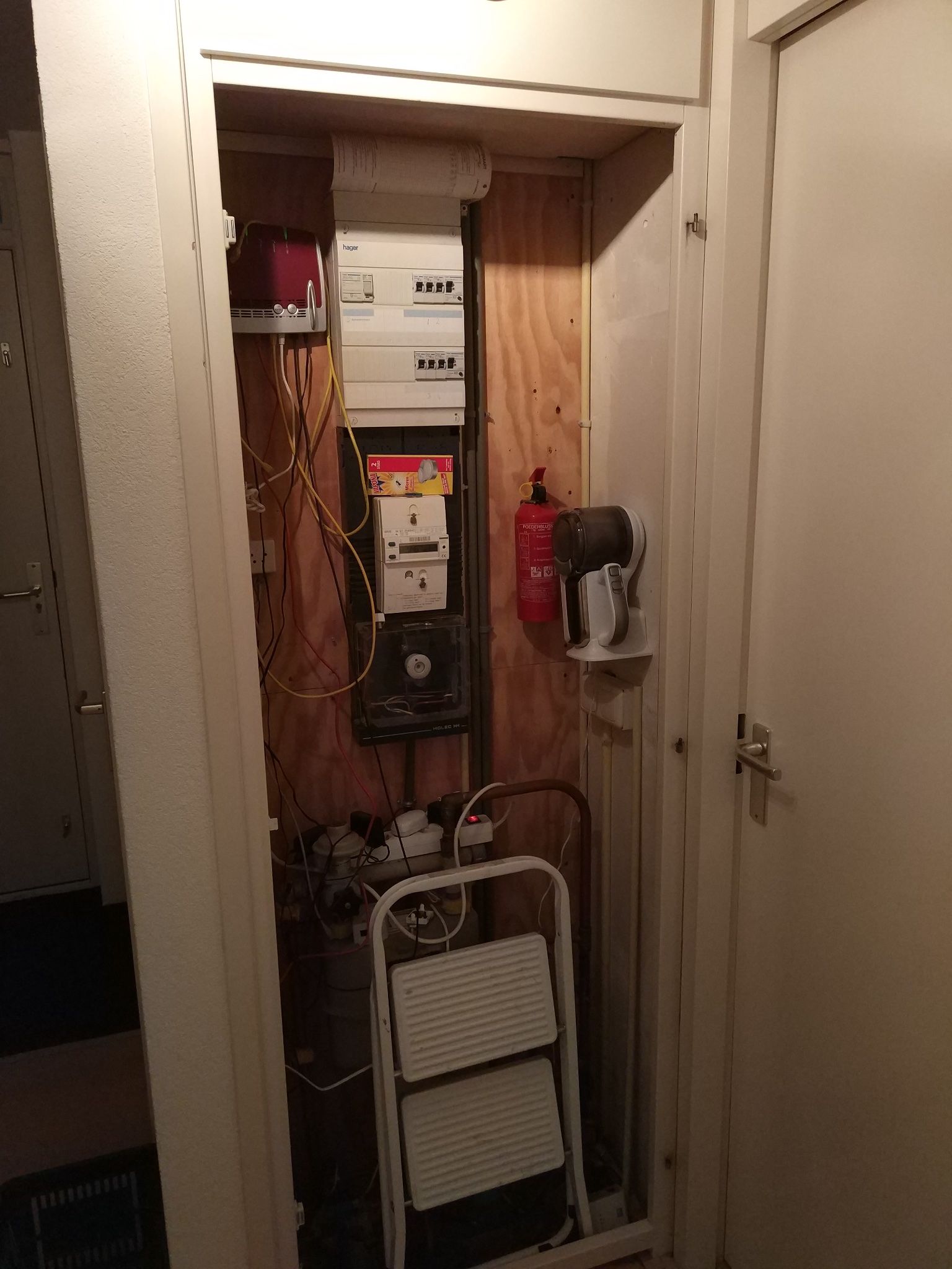 Nieuwe deur voor meterkast - Werkspot