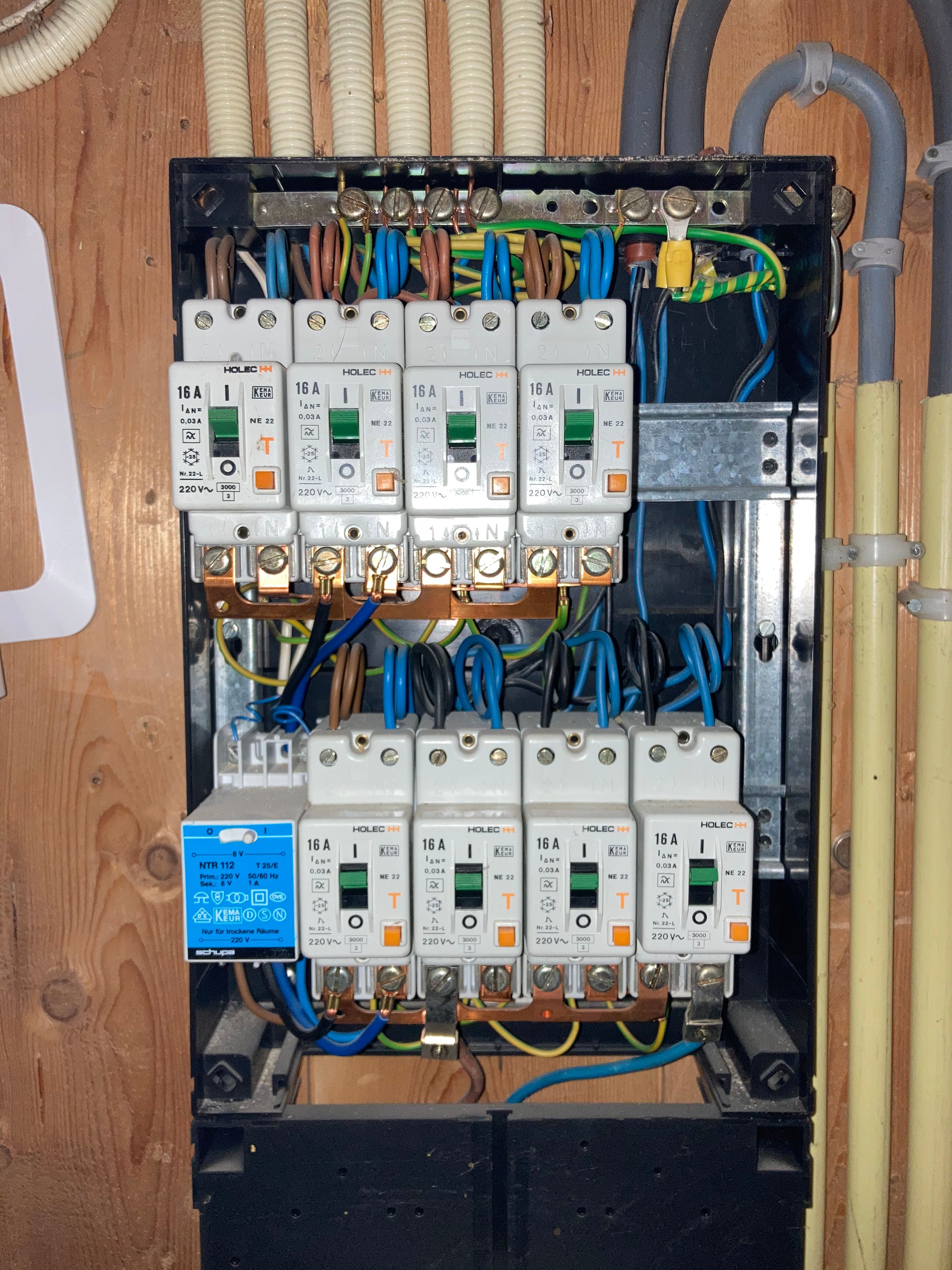 Groepenkast installeren of vervangen: 12 groepen; Groepenkast insta ...